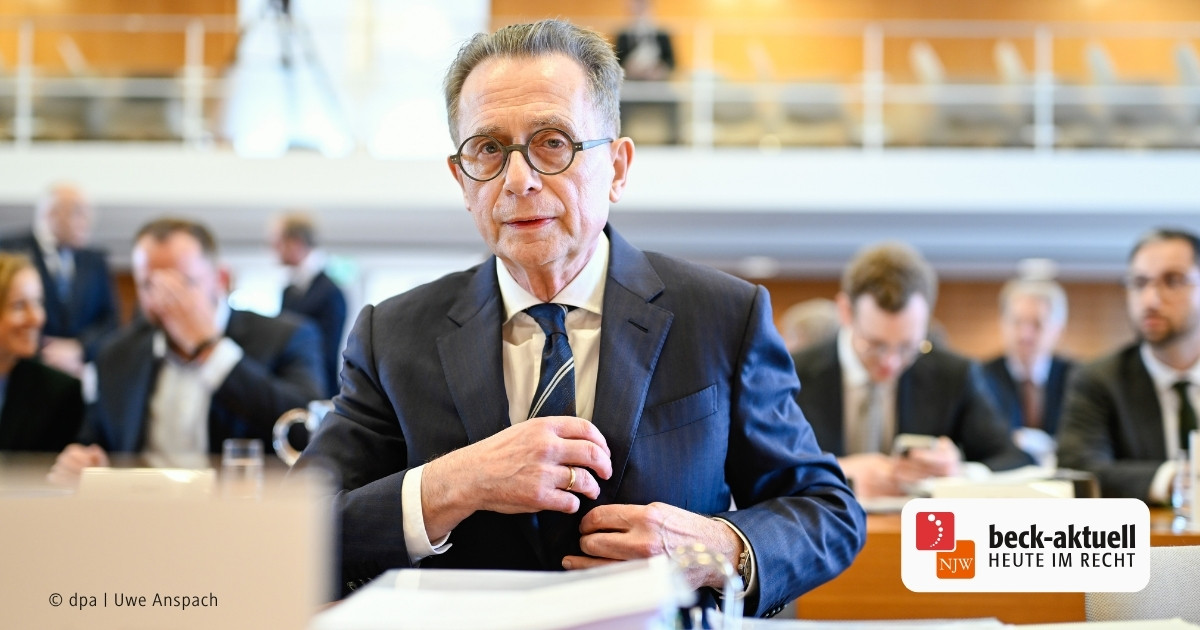 Trotz Klage in eigener Sache: 71-jähriger Notar darf als Notarvertreter tätig sein